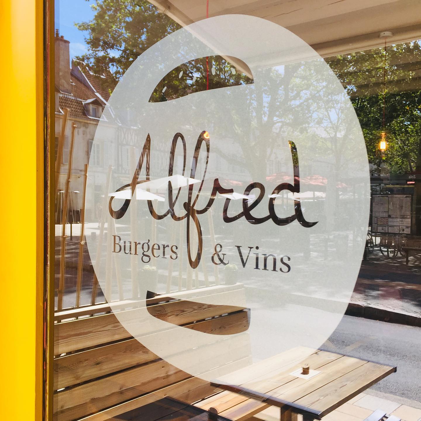 Our Team - Alfred Burgers & Vins